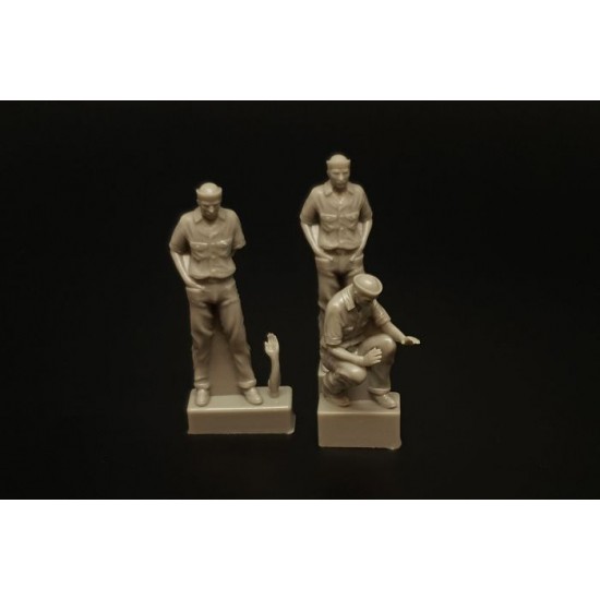 1/48 WWII US Navy Sailors (3 figures) Bregun BRL48181