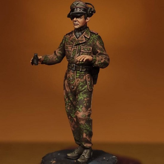 1/35 German SS Tank Officer Summer Outfit HD Models 35254